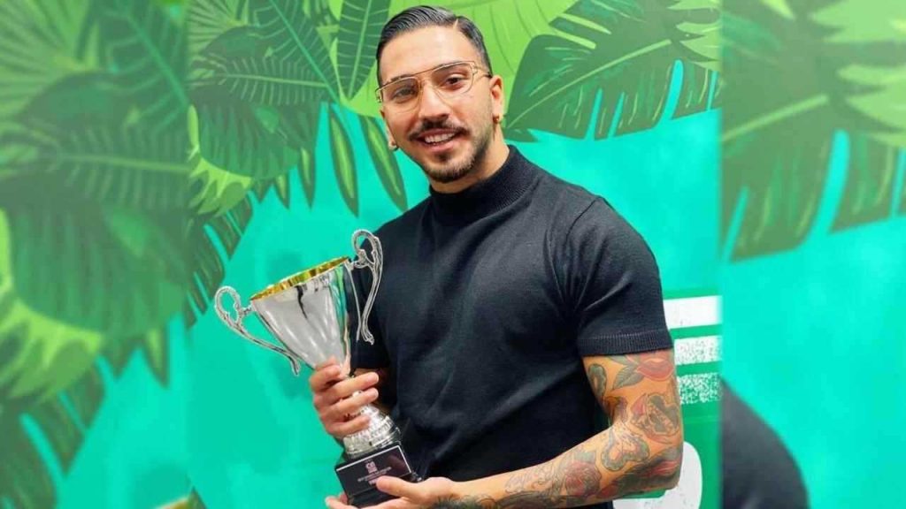 Chi è Davide Greco, il barbiere dei vip - SoloCine